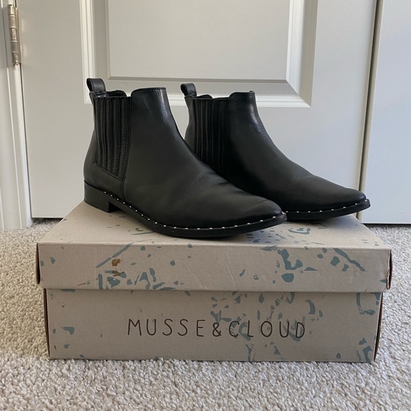 Musse & Cloud | Shoes | Dsw Musse Cloud Black Leather Ankle Bootie Size ...